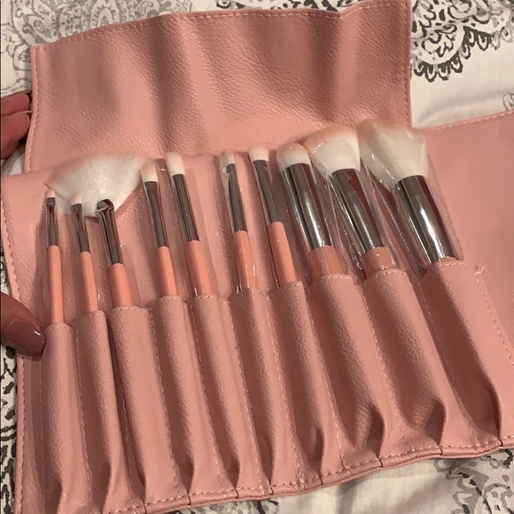 Makeup | La Beaute Soi Set Of Brushes | Poshmark